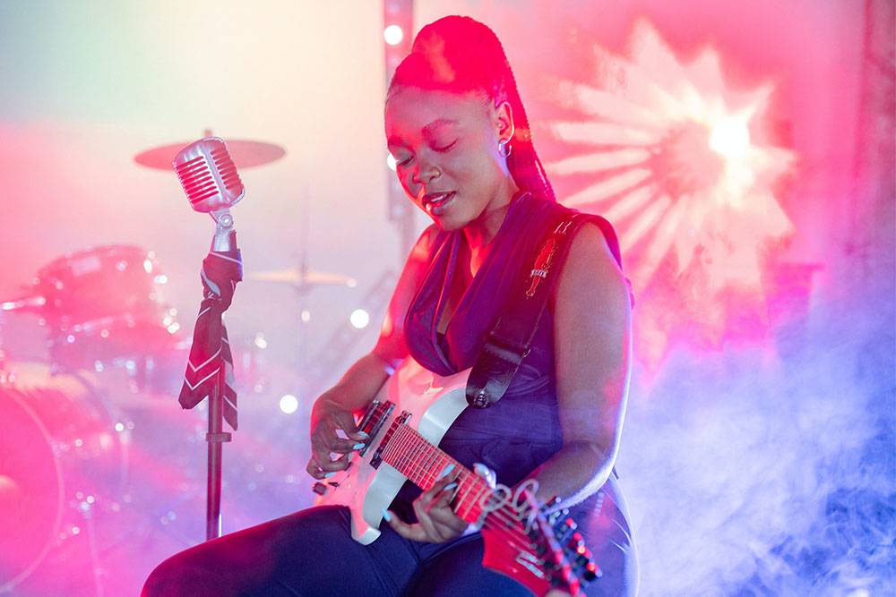 How To Dress Like A Musician (20 Stage Outfit Ideas) | Panaprium