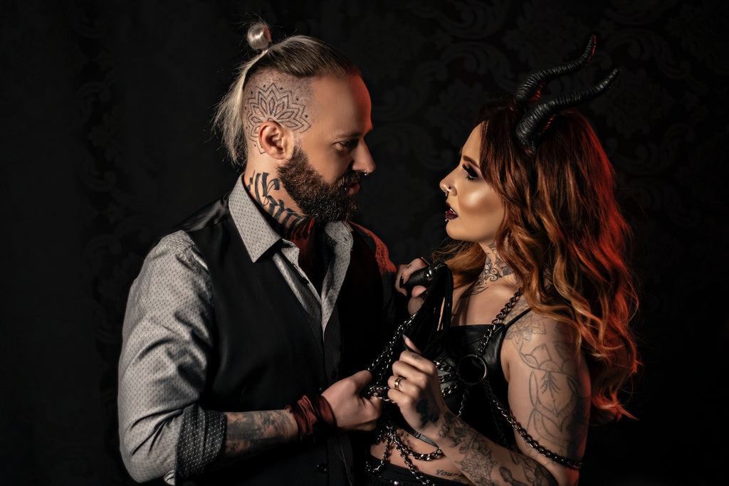 Goth Girl Date Outfits - 20 Amazing And Versatile Ideas | Panaprium