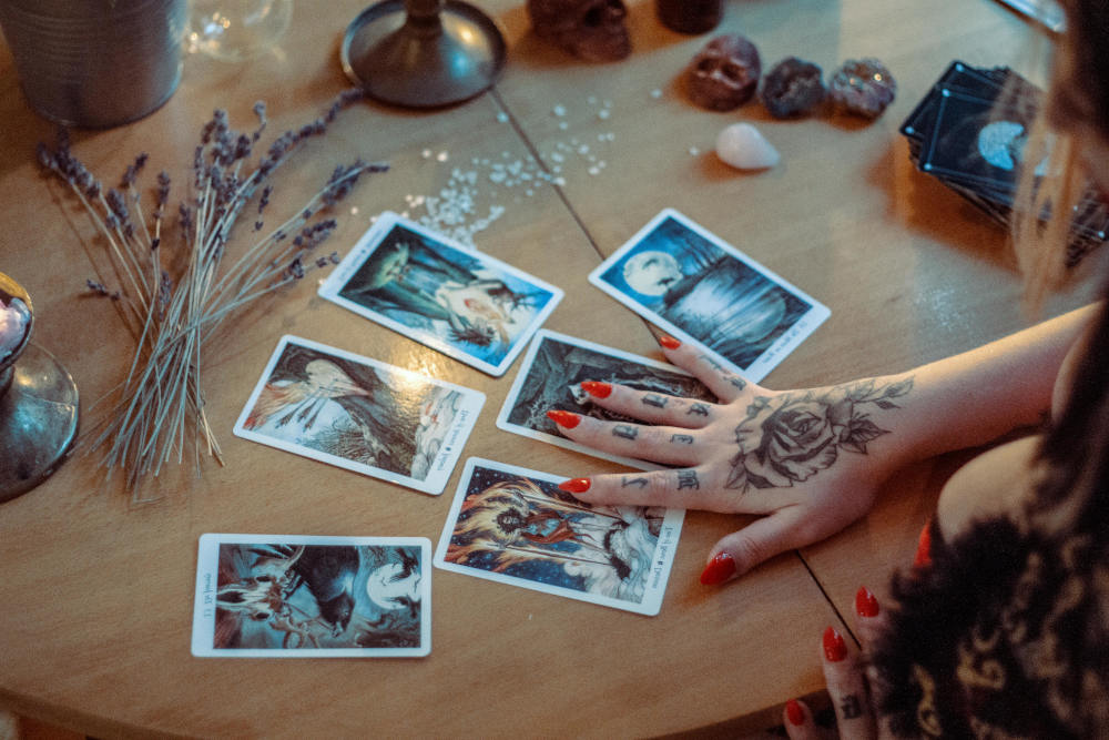 What to Say When Cleansing Tarot Cards: Key Words and Rituals – Panaprium