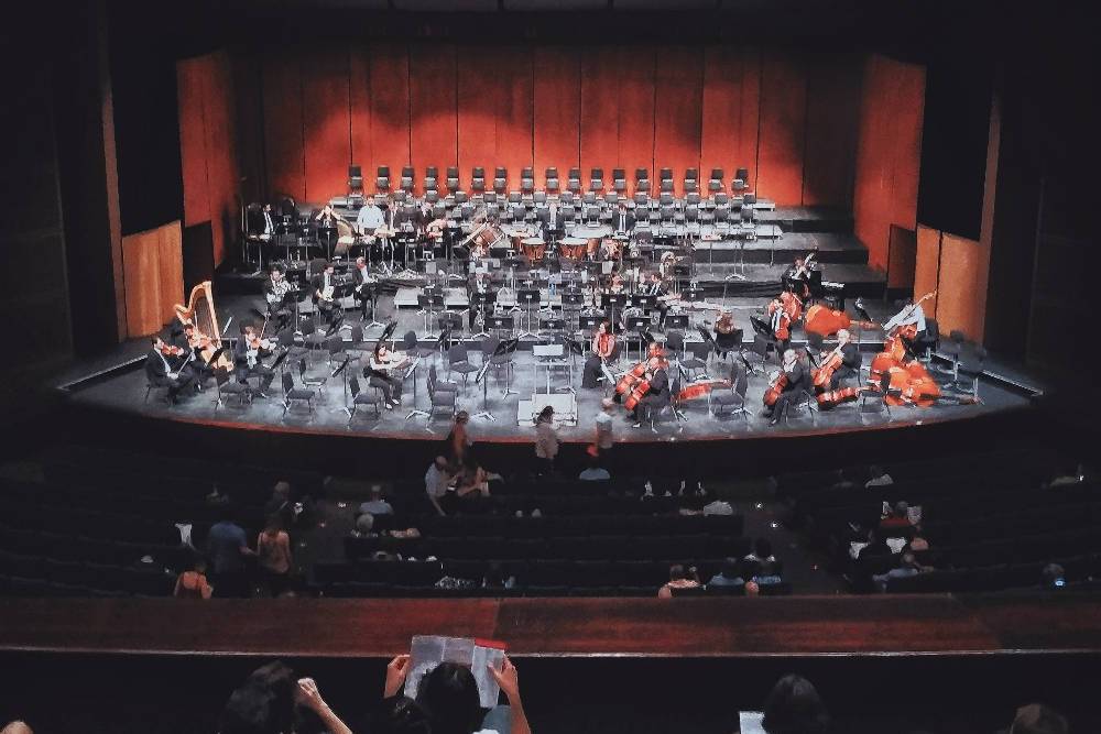 How To Dress Elegantly To The Opera And Standout | Panaprium